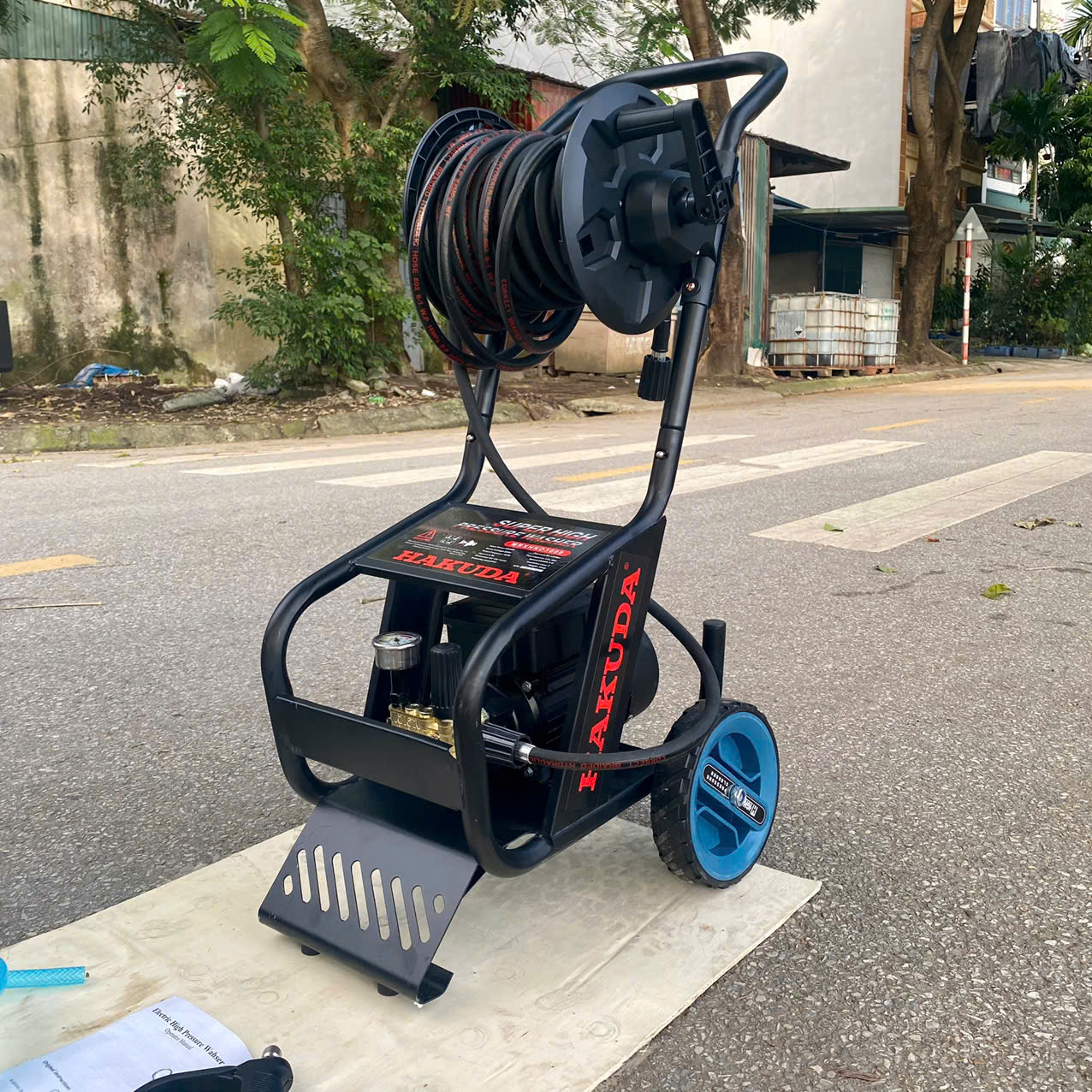 Máy Rửa Xe Áp Lực Hakuda 3000W MRXHKD3000 Có Rulo